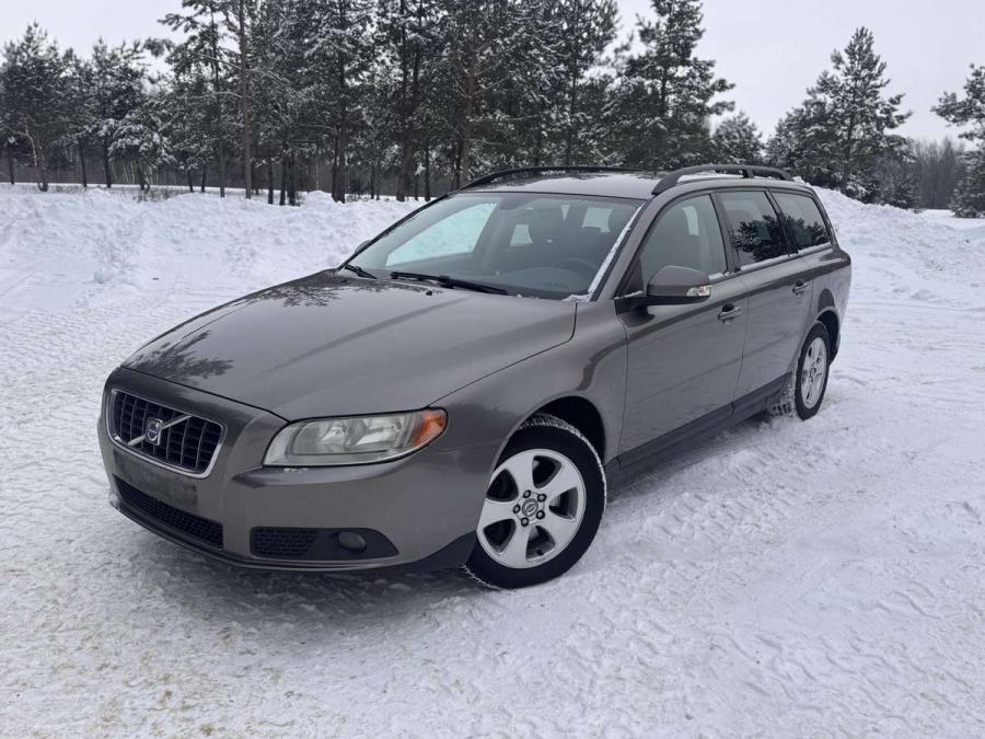 Grey Volvo V70 2009 in Jonava, with an engine capacity of 2.40 L and mileage of 289 thousand km for 4150 €, photo 3 on AUTOMOTO.COM.LV