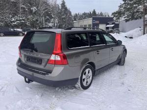 Grey Volvo V70 2009 in Jonava, with an engine capacity of 2.40 L and mileage of 289 thousand km for 4150 €, photo 4 on AUTOMOTO.COM.LV