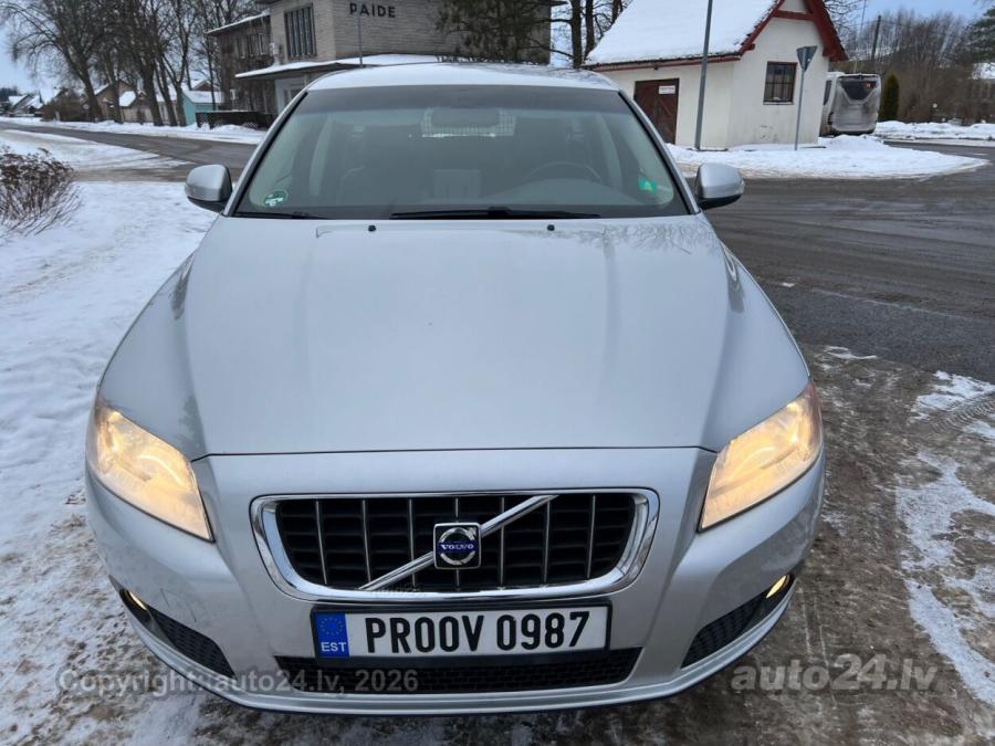 Pelēks Volvo V70 2009 Paide, ar dzinēja tilpumu 2.40 L un nobraukumu 307 tūkst. km par 4690 €, foto 6 vietnē AUTOMOTO.COM.LV