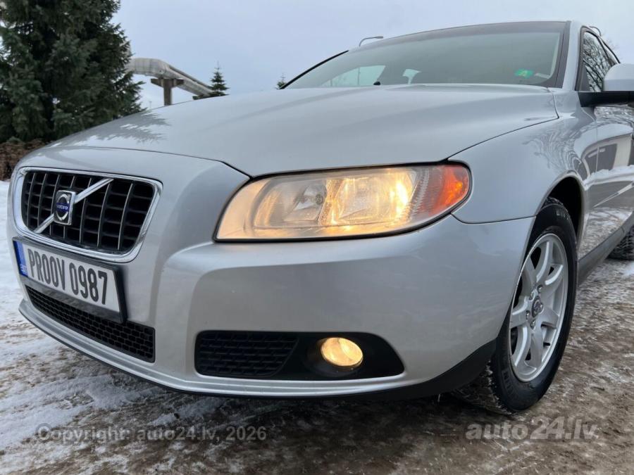 Pelēks Volvo V70 2009 Paide, ar dzinēja tilpumu 2.40 L un nobraukumu 307 tūkst. km par 4690 €, foto 9 vietnē AUTOMOTO.COM.LV