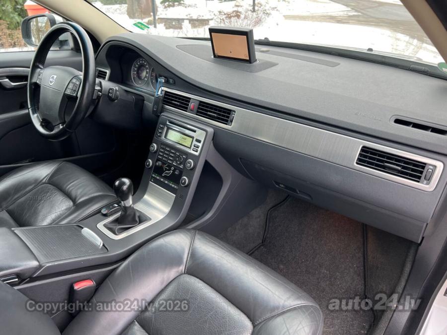 Pelēks Volvo V70 2009 Paide, ar dzinēja tilpumu 2.40 L un nobraukumu 307 tūkst. km par 4690 €, foto 13 vietnē AUTOMOTO.COM.LV