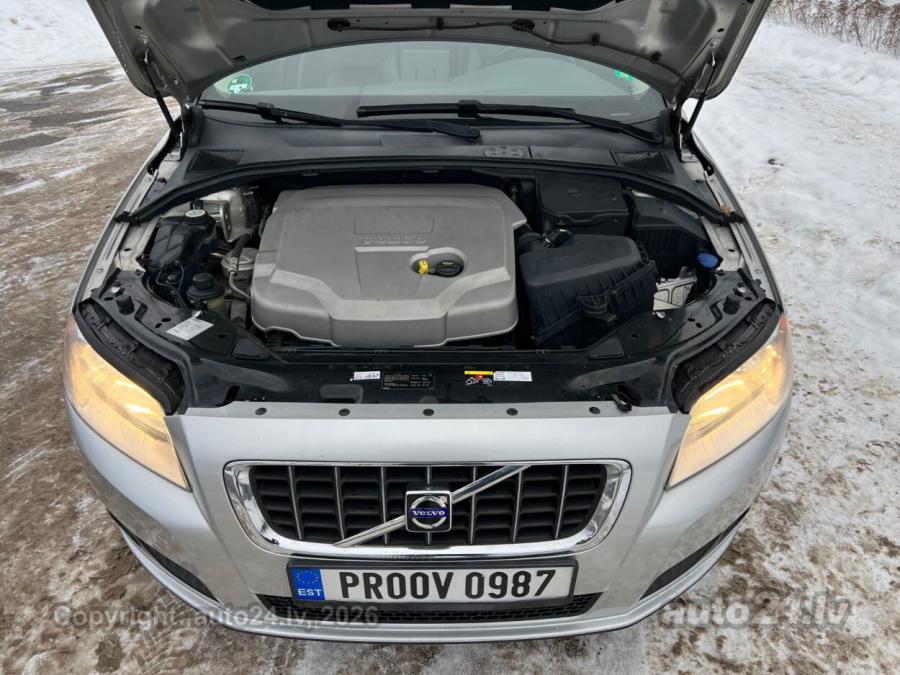 Pelēks Volvo V70 2009 Paide, ar dzinēja tilpumu 2.40 L un nobraukumu 307 tūkst. km par 4690 €, foto 29 vietnē AUTOMOTO.COM.LV