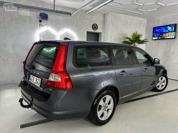 Pelēks Volvo V70 2009 Kauņa, ar dzinēja tilpumu 2.40 L un nobraukumu 327 tūkst. km par 3750 €, foto 4 vietnē AUTOMOTO.COM.LV