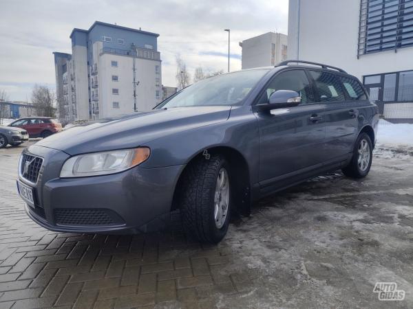 Pelēks Volvo V70 2009 Viļņa, ar dzinēja tilpumu 2.00 L un nobraukumu 273 tūkst. km par 4200 €, foto 2 vietnē AUTOMOTO.COM.LV