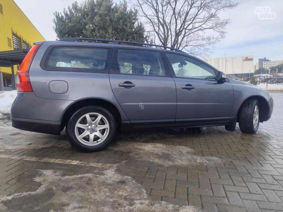 Pelēks Volvo V70 2009 Viļņa, ar dzinēja tilpumu 2.00 L un nobraukumu 273 tūkst. km par 4200 €, foto 6 vietnē AUTOMOTO.COM.LV