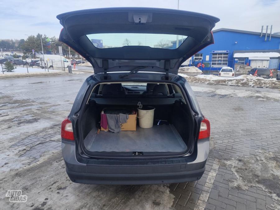 Pelēks Volvo V70 2009 Viļņa, ar dzinēja tilpumu 2.00 L un nobraukumu 273 tūkst. km par 4200 €, foto 7 vietnē AUTOMOTO.COM.LV