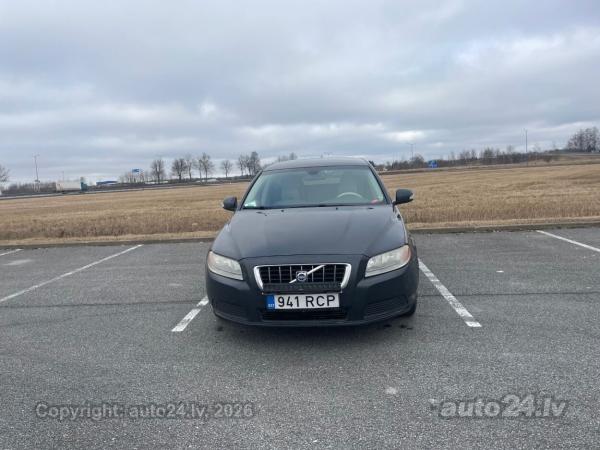 Pelēks Volvo V70 2009 Tallina, ar dzinēja tilpumu 2.00 L un nobraukumu 310 tūkst. km par 3500 €, foto 2 vietnē AUTOMOTO.COM.LV