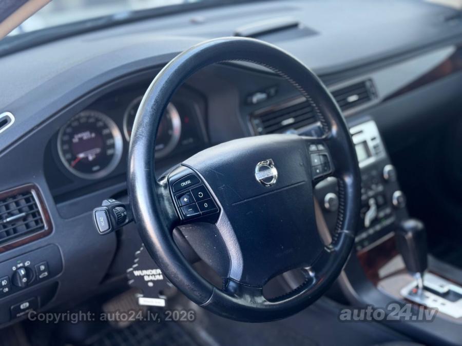 Grey Volvo V70 2009 in Tallinn, with an engine capacity of 2.40 L and mileage of 345 thousand km for 3200 €, photo 9 on AUTOMOTO.COM.LV
