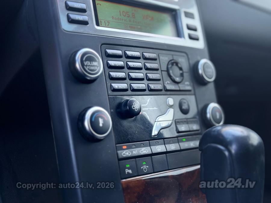 Grey Volvo V70 2009 in Tallinn, with an engine capacity of 2.40 L and mileage of 345 thousand km for 3200 €, photo 10 on AUTOMOTO.COM.LV