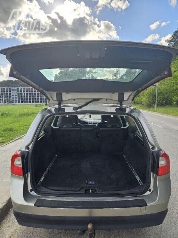 Pelēks Volvo V70 2009 Viļņa, ar dzinēja tilpumu 2.40 L un nobraukumu 399 tūkst. km par 2300 €, foto 9 vietnē AUTOMOTO.COM.LV