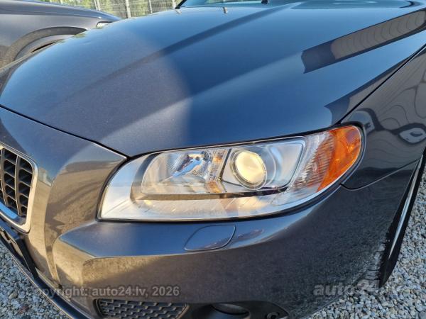 Pelēks Volvo V70 2009 Tartu, ar dzinēja tilpumu 2.40 L un nobraukumu 275 tūkst. km par 6690 €, foto 2 vietnē AUTOMOTO.COM.LV