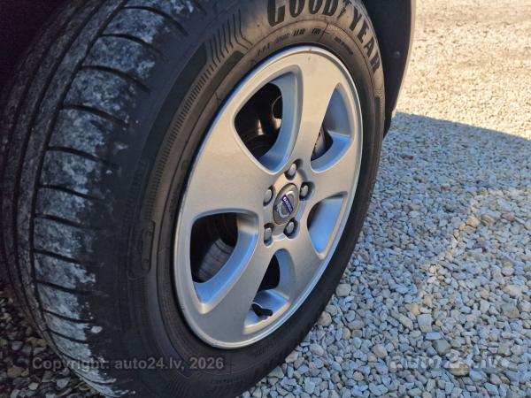 Pelēks Volvo V70 2009 Tartu, ar dzinēja tilpumu 2.40 L un nobraukumu 275 tūkst. km par 6690 €, foto 8 vietnē AUTOMOTO.COM.LV