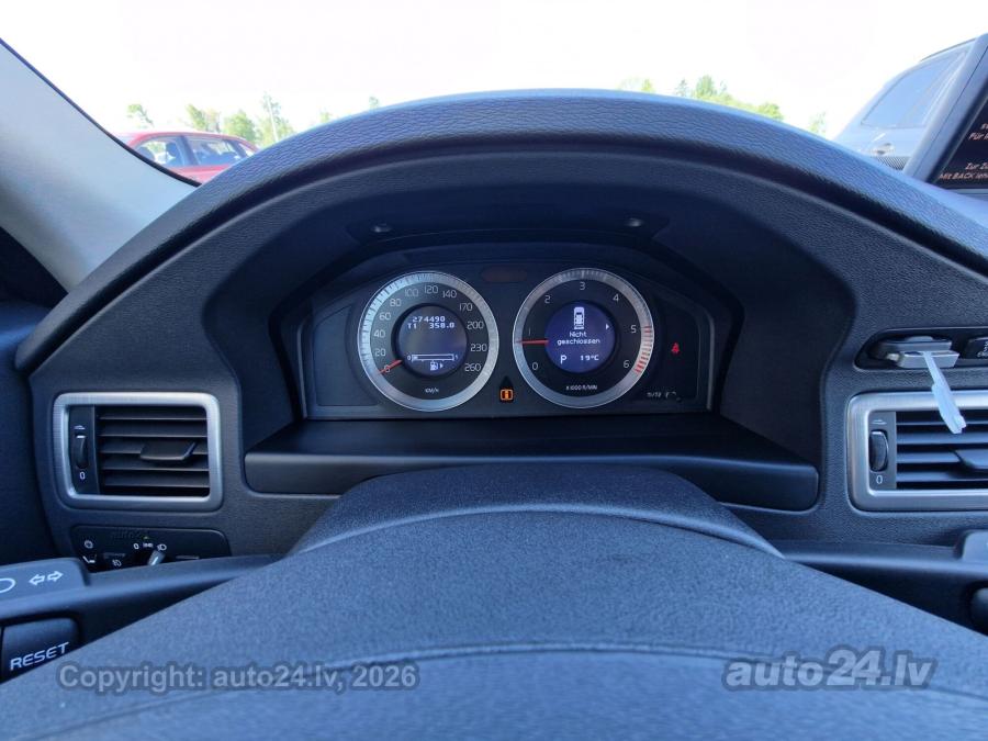 Pelēks Volvo V70 2009 Tartu, ar dzinēja tilpumu 2.40 L un nobraukumu 275 tūkst. km par 6690 €, foto 15 vietnē AUTOMOTO.COM.LV