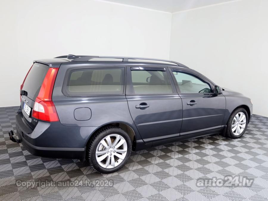 Pelēks Volvo V70 2009 Tallina, ar dzinēja tilpumu 2.40 L un nobraukumu 348 tūkst. km par 2999 €, foto 4 vietnē AUTOMOTO.COM.LV