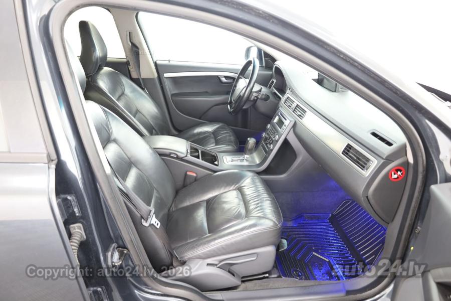 Pelēks Volvo V70 2009 Tallina, ar dzinēja tilpumu 2.40 L un nobraukumu 348 tūkst. km par 2999 €, foto 7 vietnē AUTOMOTO.COM.LV