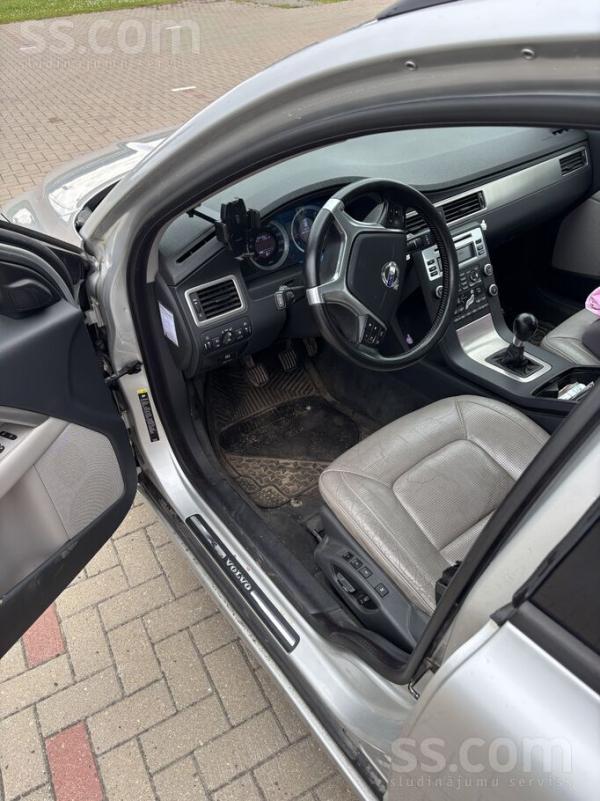 Pelēks Volvo V70 2009 Cēsis, ar dzinēja tilpumu 2.40 L un nobraukumu 501 tūkst. km par 2800 €, foto 7 vietnē AUTOMOTO.COM.LV
