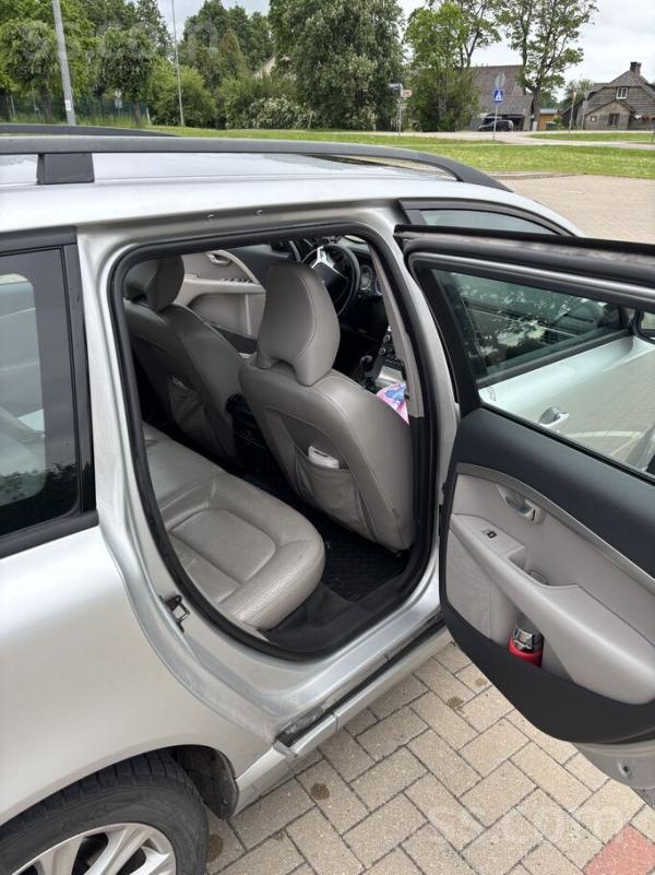 Pelēks Volvo V70 2009 Cēsis, ar dzinēja tilpumu 2.40 L un nobraukumu 501 tūkst. km par 2800 €, foto 10 vietnē AUTOMOTO.COM.LV