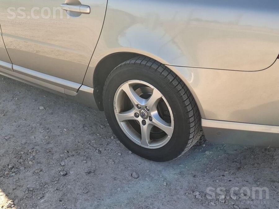 Серый Вольво В70 2009 в Елгава, объемом двигателя 2.40 л и пробегом 355 тыс. км за 4000 €, фото 8 на AUTOMOTO.COM.LV