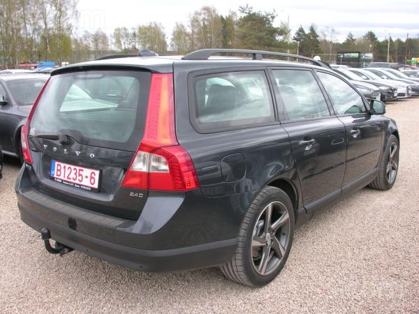 Pelēks Volvo V70 2009 Rīga, ar dzinēja tilpumu 2.40 L un nobraukumu 0 tūkst. km par 4850 €, foto 3 vietnē AUTOMOTO.COM.LV