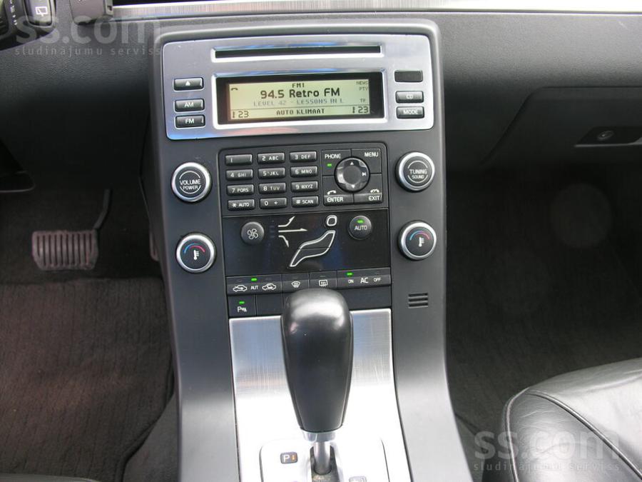 Grey Volvo V70 2009 in Riga, with an engine capacity of 2.40 L and mileage of 0 thousand km for 4850 €, photo 14 on AUTOMOTO.COM.LV