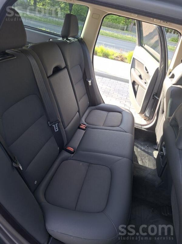 Grey Volvo V70 2009 in Jurmala, with an engine capacity of 2.40 L and mileage of 309 thousand km for 4950 €, photo 9 on AUTOMOTO.COM.LV