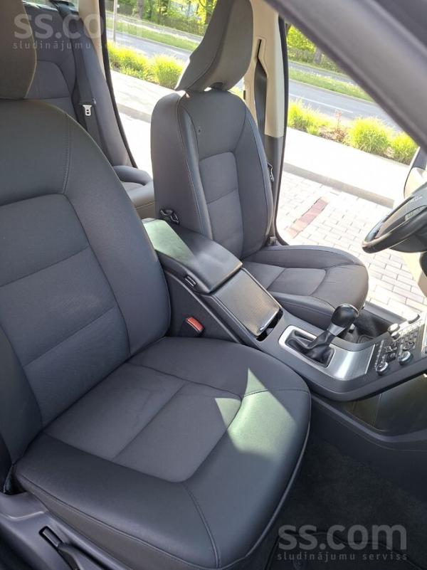 Grey Volvo V70 2009 in Jurmala, with an engine capacity of 2.40 L and mileage of 309 thousand km for 4950 €, photo 10 on AUTOMOTO.COM.LV