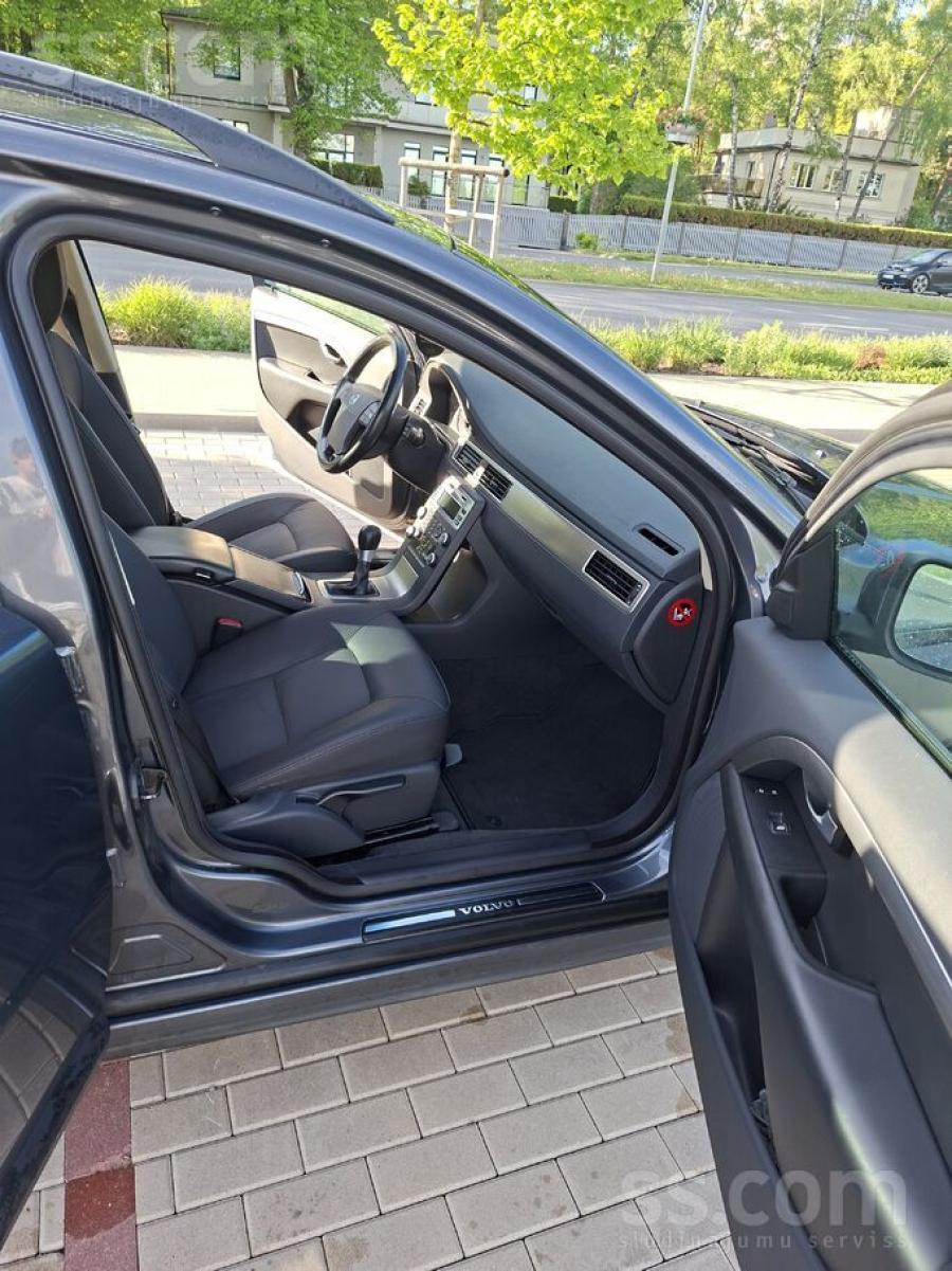 Pelēks Volvo V70 2009 Jūrmala, ar dzinēja tilpumu 2.40 L un nobraukumu 309 tūkst. km par 4950 €, foto 13 vietnē AUTOMOTO.COM.LV