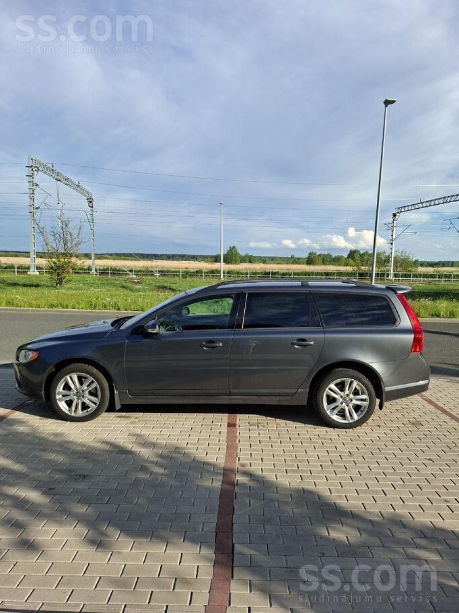 Pelēks Volvo V70 2009 Jūrmala, ar dzinēja tilpumu 2.40 L un nobraukumu 309 tūkst. km par 4950 €, foto 18 vietnē AUTOMOTO.COM.LV