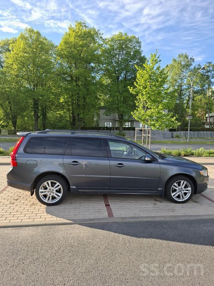 Pelēks Volvo V70 2009 Jūrmala, ar dzinēja tilpumu 2.40 L un nobraukumu 309 tūkst. km par 4950 €, foto 19 vietnē AUTOMOTO.COM.LV