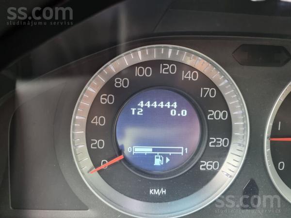 Pelēks Volvo V70 2009 Rēzekne, ar dzinēja tilpumu 2.40 L un nobraukumu 450 tūkst. km par 3500 €, foto 2 vietnē AUTOMOTO.COM.LV