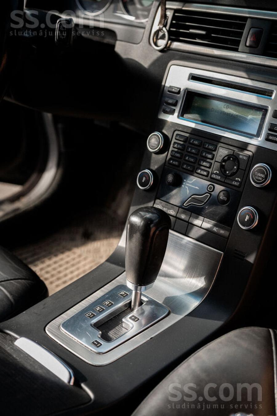 Pelēks Volvo V70 2009 Rīga, ar dzinēja tilpumu 2.40 L un nobraukumu 280 tūkst. km par 3700 €, foto 20 vietnē AUTOMOTO.COM.LV