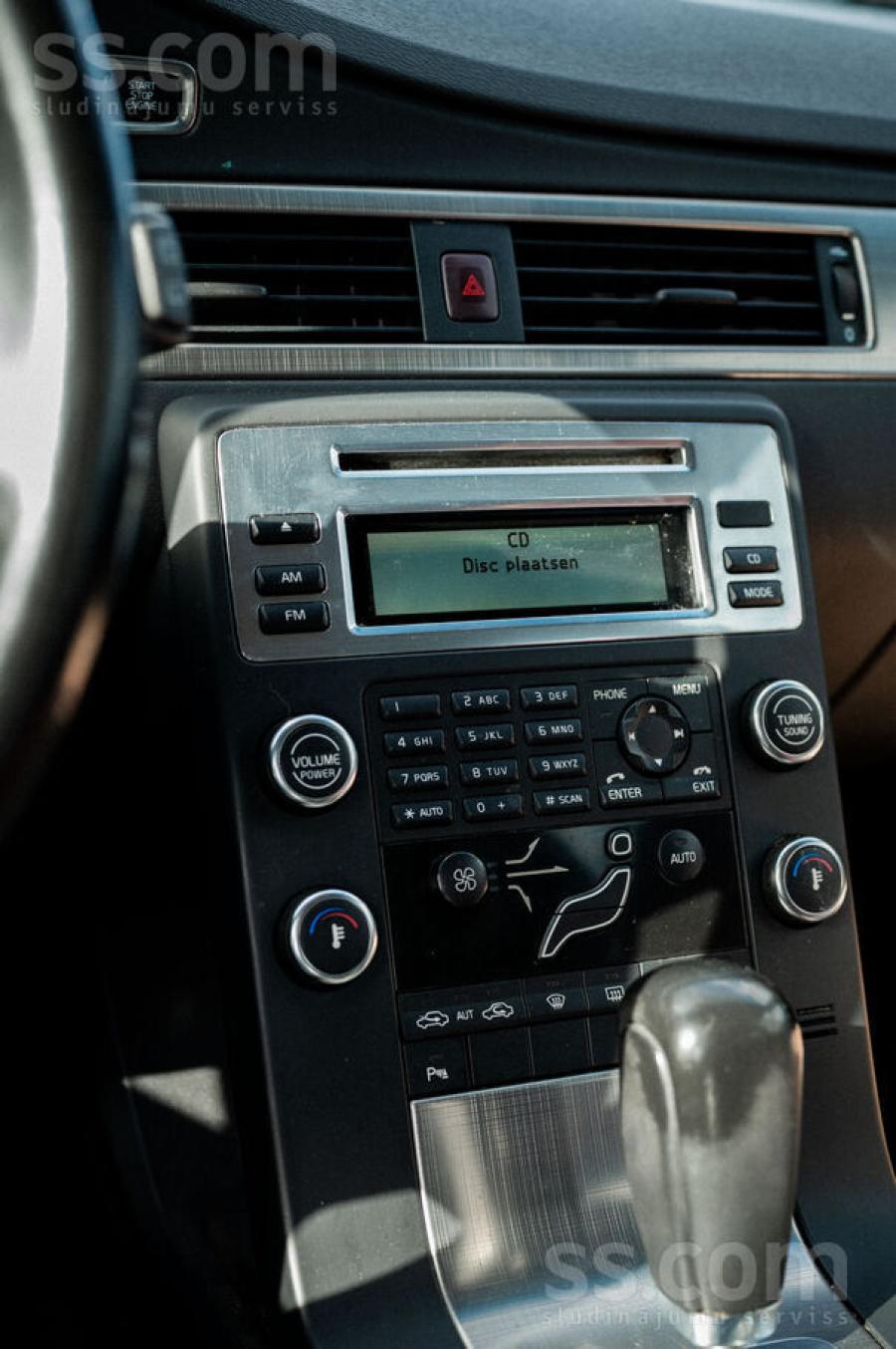Pelēks Volvo V70 2009 Rīga, ar dzinēja tilpumu 2.40 L un nobraukumu 280 tūkst. km par 3700 €, foto 24 vietnē AUTOMOTO.COM.LV