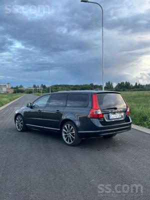 Pelēks Volvo V70 2009 Jelgava, ar dzinēja tilpumu 2.40 L un nobraukumu 320 tūkst. km par 4500 €, foto 4 vietnē AUTOMOTO.COM.LV