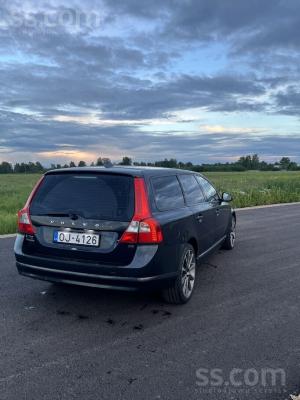 Pelēks Volvo V70 2009 Jelgava, ar dzinēja tilpumu 2.40 L un nobraukumu 320 tūkst. km par 4500 €, foto 5 vietnē AUTOMOTO.COM.LV