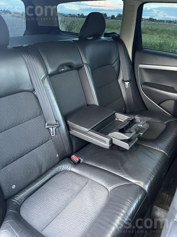 Grey Volvo V70 2009 in Jelgava, with an engine capacity of 2.40 L and mileage of 320 thousand km for 4500 €, photo 6 on AUTOMOTO.COM.LV