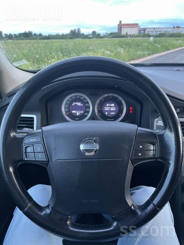 Grey Volvo V70 2009 in Jelgava, with an engine capacity of 2.40 L and mileage of 320 thousand km for 4500 €, photo 8 on AUTOMOTO.COM.LV