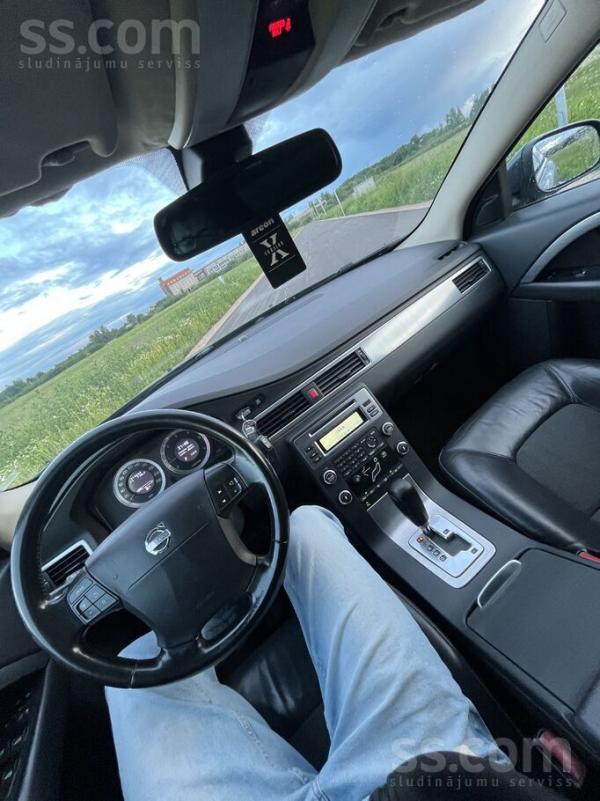 Grey Volvo V70 2009 in Jelgava, with an engine capacity of 2.40 L and mileage of 320 thousand km for 4500 €, photo 9 on AUTOMOTO.COM.LV