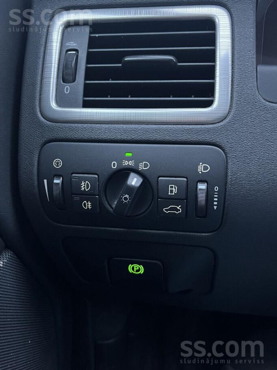 Pelēks Volvo V70 2009 Jelgava, ar dzinēja tilpumu 2.40 L un nobraukumu 320 tūkst. km par 4500 €, foto 11 vietnē AUTOMOTO.COM.LV