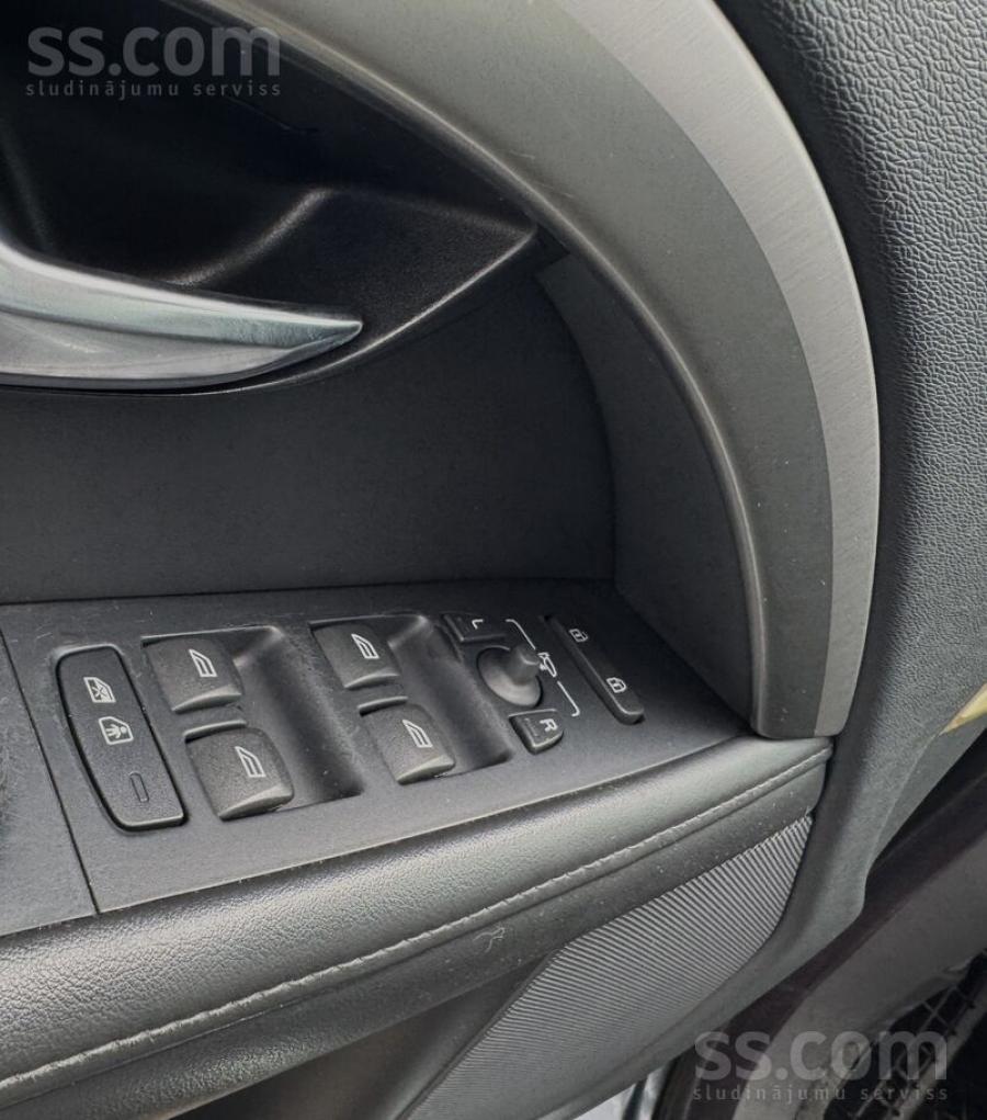Pelēks Volvo V70 2009 Jūrmala, ar dzinēja tilpumu 2.40 L un nobraukumu 268 tūkst. km par 4200 €, foto 24 vietnē AUTOMOTO.COM.LV