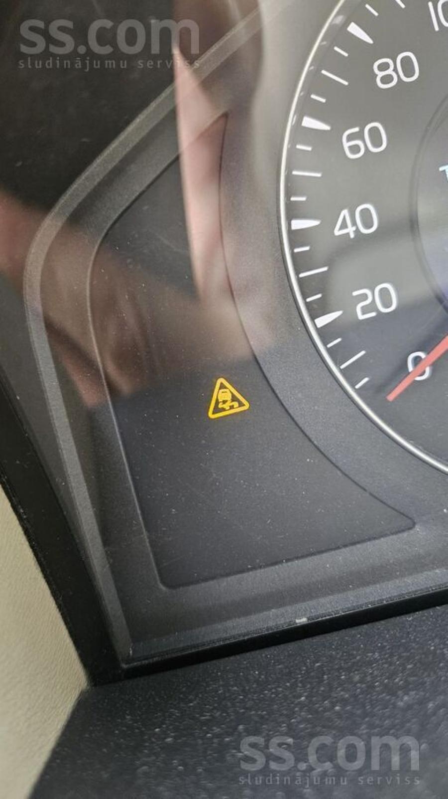 Grey Volvo V70 2009 in Riga, with an engine capacity of 2.40 L and mileage of 328 thousand km for 1300 €, photo 3 on AUTOMOTO.COM.LV