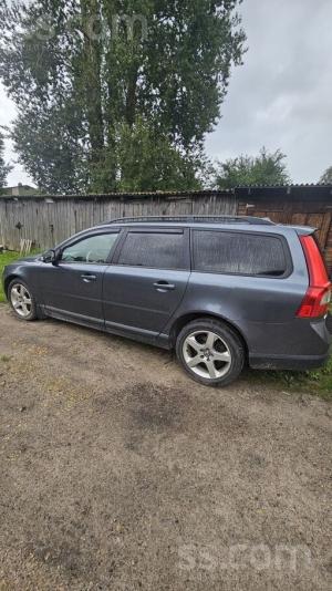 Grey Volvo V70 2009 in Riga, with an engine capacity of 2.40 L and mileage of 328 thousand km for 1300 €, photo 6 on AUTOMOTO.COM.LV