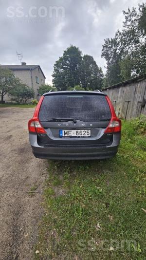 Grey Volvo V70 2009 in Riga, with an engine capacity of 2.40 L and mileage of 328 thousand km for 1300 €, photo 7 on AUTOMOTO.COM.LV