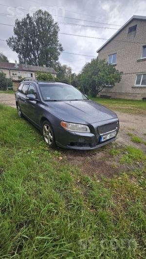 Grey Volvo V70 2009 in Riga, with an engine capacity of 2.40 L and mileage of 328 thousand km for 1300 €, photo 8 on AUTOMOTO.COM.LV