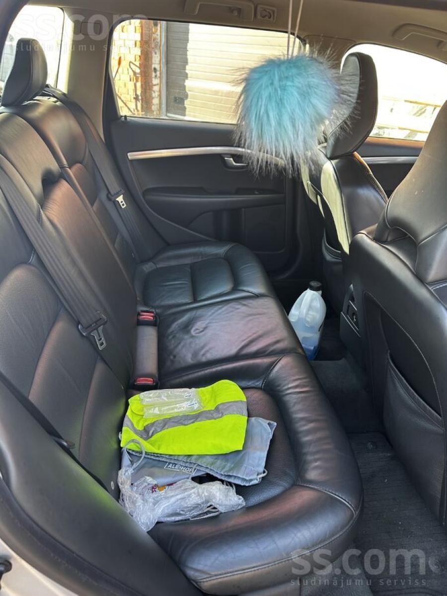 Pelēks Volvo V70 2009 Rīga, ar dzinēja tilpumu 2.40 L un nobraukumu 440 tūkst. km par 3500 €, foto 3 vietnē AUTOMOTO.COM.LV