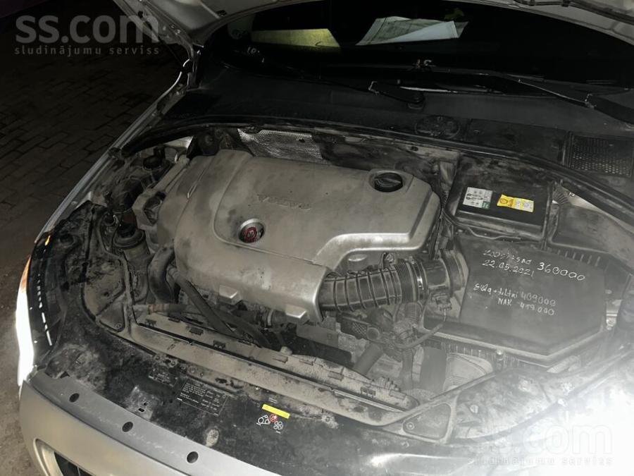 Pelēks Volvo V70 2009 Rīga, ar dzinēja tilpumu 2.40 L un nobraukumu 440 tūkst. km par 3500 €, foto 7 vietnē AUTOMOTO.COM.LV