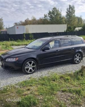 Pelēks Volvo V70 2009 Mardu, ar dzinēja tilpumu 2.40 L un nobraukumu 335 tūkst. km par 3500 €, foto 3 vietnē AUTOMOTO.COM.LV