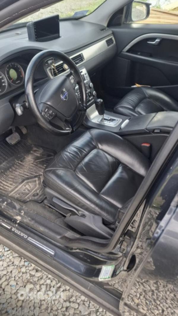 Pelēks Volvo V70 2009 Mardu, ar dzinēja tilpumu 2.40 L un nobraukumu 335 tūkst. km par 3500 €, foto 5 vietnē AUTOMOTO.COM.LV