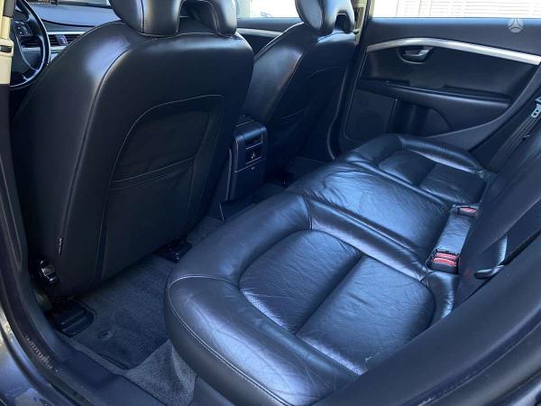 Grey Volvo V70 2009 in Vilnius, with an engine capacity of 2.40 L and mileage of 306 thousand km for 4750 €, photo 10 on AUTOMOTO.COM.LV