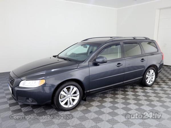 Grey Volvo V70 2009 in Tallinn, with an engine capacity of 2.40 L and mileage of 344 thousand km for 3499 €, photo 2 on AUTOMOTO.COM.LV
