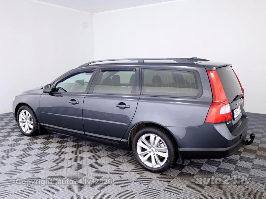 Grey Volvo V70 2009 in Tallinn, with an engine capacity of 2.40 L and mileage of 344 thousand km for 3499 €, photo 5 on AUTOMOTO.COM.LV